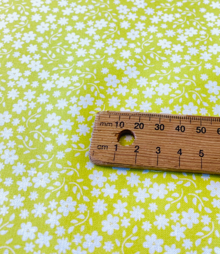 Raspberry Summer/ Ditsy by Moda – The Selvedge Society